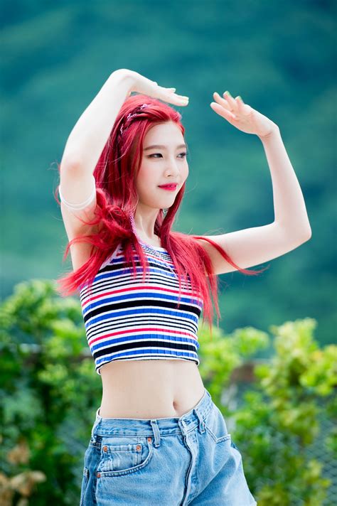 10 Times Red Velvets Joy Showed Off Her Amazingly Toned Abs In A Crop