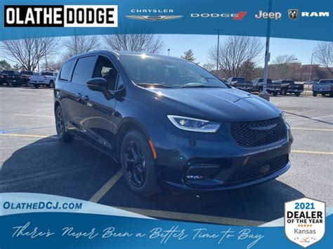 New Chrysler Pacifica Plug In Hybrid TOURING L Passenger Van In Olathe PR Olathe
