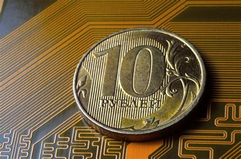 Uma Moeda Um Valor Nominal De 10 Rublos Encontra Se Em Um Close De