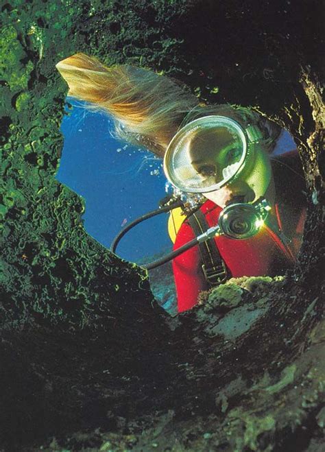 Oval Mask Dive Girl Observing Scuba Girl Scuba Diver Girls Scuba