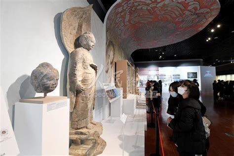 河南洛阳：龙门石窟流散文物数据聚合成果专题展开展 人民图片网