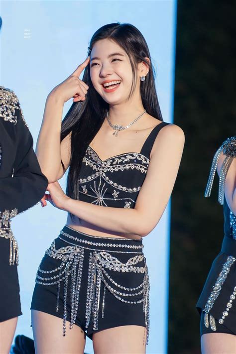 Pin By Fiona On Choi Lia Stage Outfits Performance Outfit Korean Celebrities