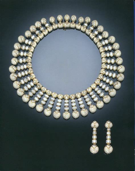 A SUITE OF IMPRESSIVE DIAMOND JEZELLERY,BY BULGARI | Joyeria, Personajes