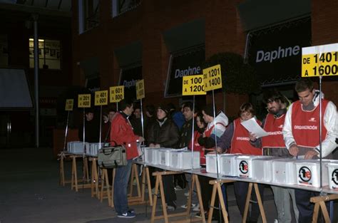 Entrega De Dorsal Y Chip El Día De La Carrera En La Explanada Del