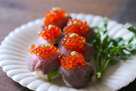 料理研究家・河瀬璃菜のデパ地下レシピ｜バレンタインにおすすめ！ローストビーフ手毬寿司｜tokyu Food Show ｜東急百貨店の“おいしい