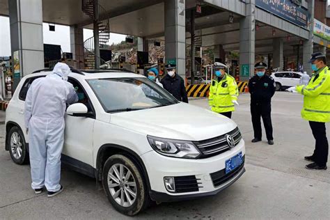 邵阳交警全力保障防疫物资和人员运输车辆优先通行
