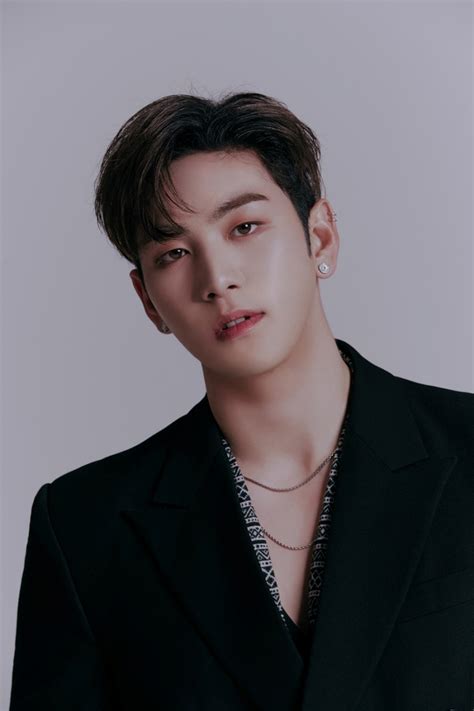 뉴이스트 백호 뮤지컬 첫 도전태양의 노래 합류 Pickcon