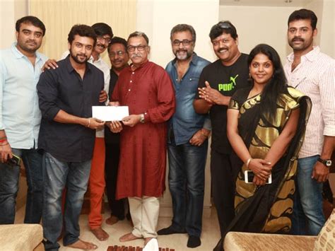 திரையுலகினரின் வெள்ள நிவாரண நிதிப் படலம் ஆரம்பம் சூர்யா கார்த்தி