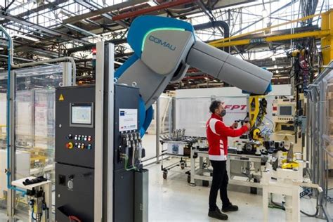 Fábrica Da Fpt Industrial Em Turim Usa Robô Colaborativo Capaz De
