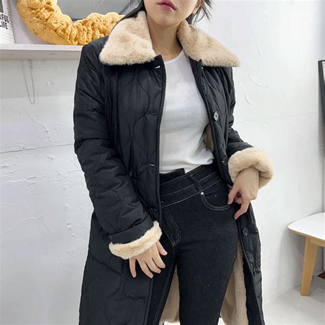 인기재진행 밍크퍼 안감 배색 카라 스트링 다이아 온스 퀄팅 롱 패딩 코트 에이블리