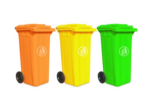 Tiga Tempat Sampah Besar Dengan Tanda Foto Stok Unduh Gambar Sekarang