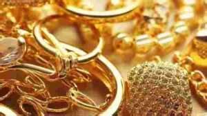 Gold Prices Hit New Record High At Rs 292 400 Per Tola In Pakistan