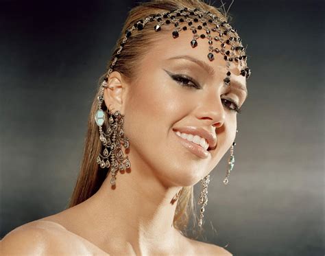 Download Celebrity Jessica Alba Wallpaper