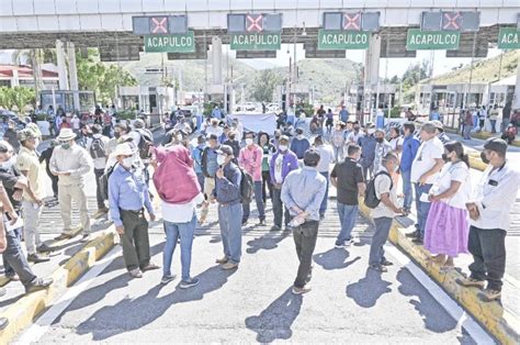 Bloquean Comunidades De Ayutla La Autopista Del Sol Exigen Respeto A