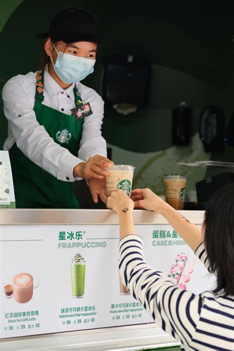 星巴克移动咖啡车空降福田咖啡生活节 唤醒最浪漫的深圳