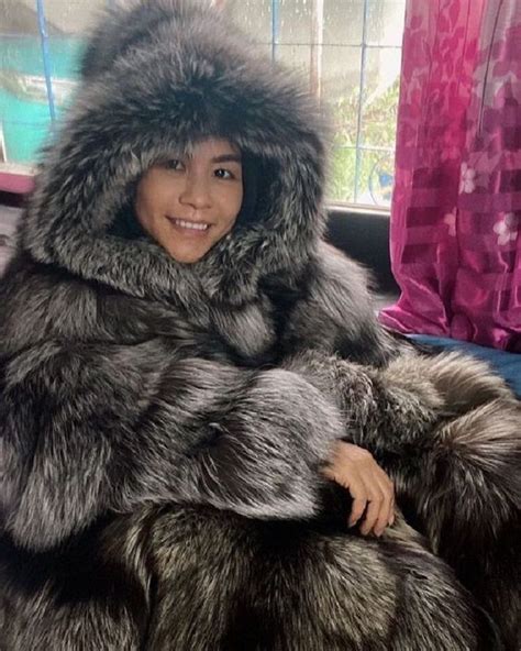 Pin By Antoine Vd On Bontjas Fur Coat Fashion Fur Coat Fox Fur Coat