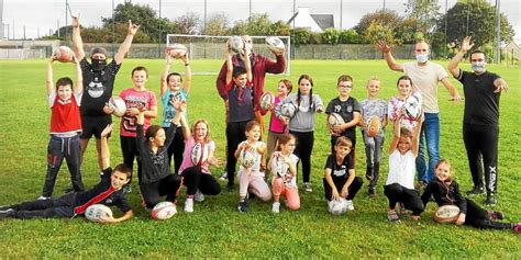 Plouguin À Plouguin les élèves de lécole Sainte Anne enchantés par la découverte du rugby