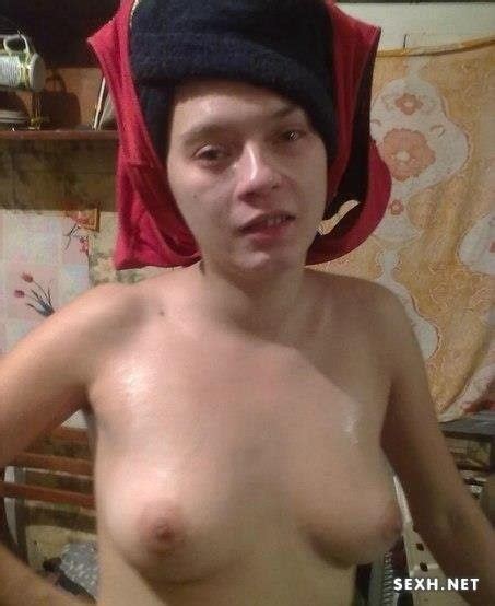 Пухлые мамочки решили попозировать в спальне Pic