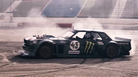 Hoonicorn V2 Races To The Clouds Carsifu