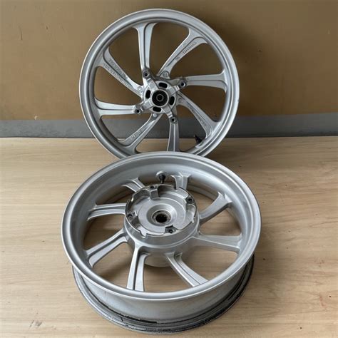 Jual Velg Original Honda Pcx Lokal 2018 Warna Silver Shopee Indonesia