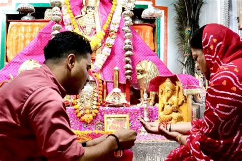 तनोट माता मंदिर में शीश नवाकर बांधा रूमाल Thinq360
