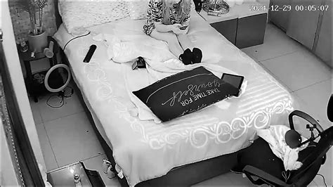 部屋に一人でいる Xhamster