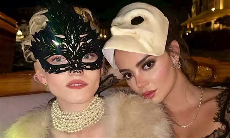 Las fotos del baile de máscaras previo a la boda de Anya Taylor Joy en