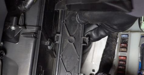 Kuidas vahetada VOLVO V60 155 157 salongifilter õpetus