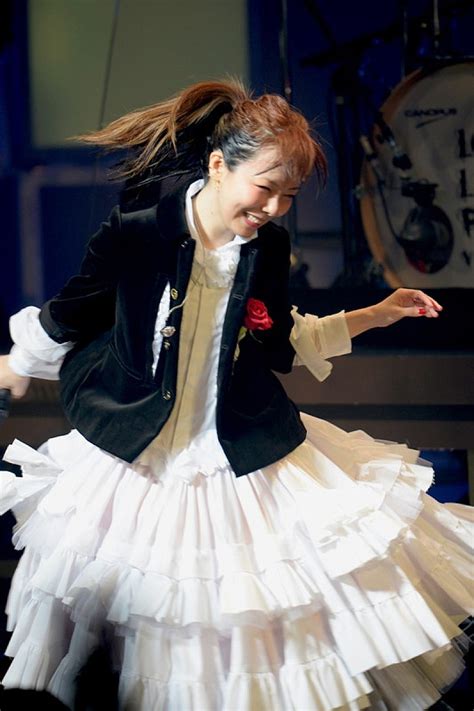 Aiko「“20歳”になりました！」デビュー記念日を地元・大阪のファンが祝福 Daily News Billboard Japan