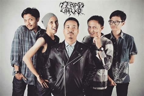 Nama Band Indonesia Yang Nyeleneh Pophariini