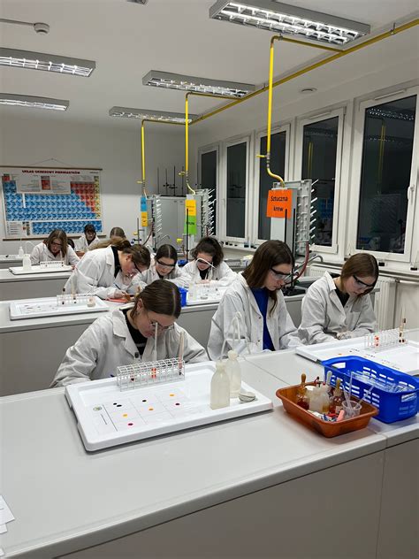 Lekcja Doświadczalna Na Wydziale Chemii Uniwersytetu Warszawskiego