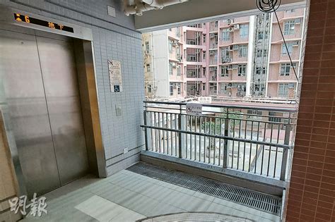 撇母跑去 5歲童攀欄墮樓重傷 欄高13米設扶手 區議員指多孩童出入籲房署改設計 20240928 港聞 每日明報 明報新聞網
