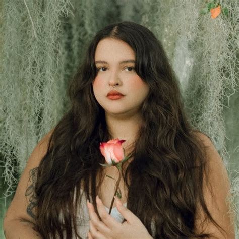 Sofia Perez Sofieperez • Threads Say More