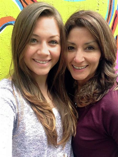 Mother Daughter Look Alike Contest Voting Round