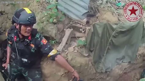 စစ်ကောင်စီရဲ့ လက်ကျန်စခန်း ခလရ ၁၃၅ ကို ထိုးစစ်ဆင်တိုက်ခိုက်နေတဲ့ မှတ်တမ်းရုပ်သံ Youtube