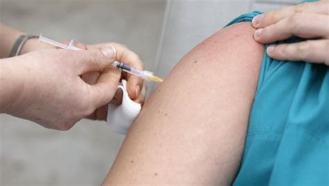 Vaccini Anche Alle Mogli Dei Medici In Pensione A Brindisi Asl Apre
