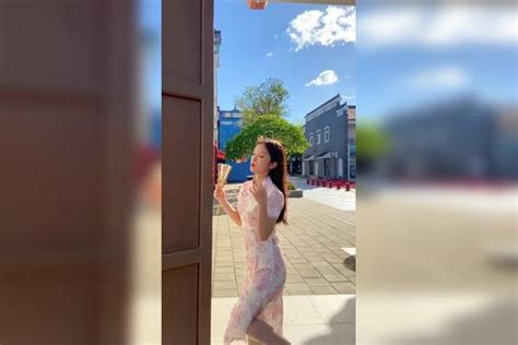 抬起头在更热烈的风里相遇吧。风里