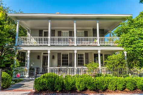 What Is A Colonial Style House