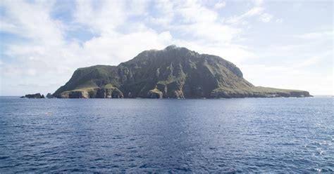 Esta Es La Isla Más Inaccesible Del Mundo Un Antiguo Volcán Extinto Y La Increíble Historia De