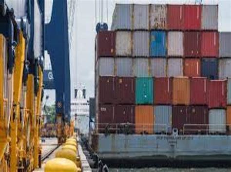 El Sector Marítimo Está Lidiando Con La Acumulación De Contenedores
