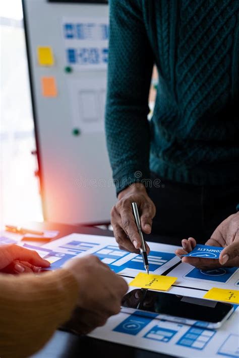 Brainstorm Mobile App Interface Layout Design Ideas On Graphic Designer Tableux Graphic