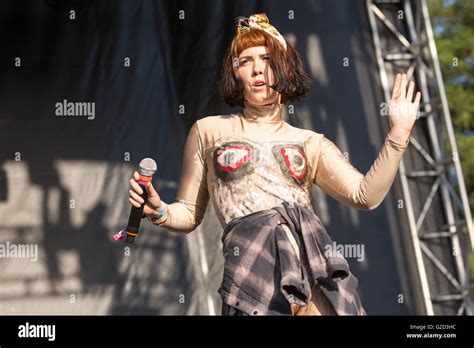 Napa California Usa 27th May 2016 Hannah Hooper Of Grouplove
