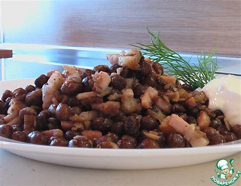 Серый горох с копченой грудинкой и луком – кулинарный рецепт
