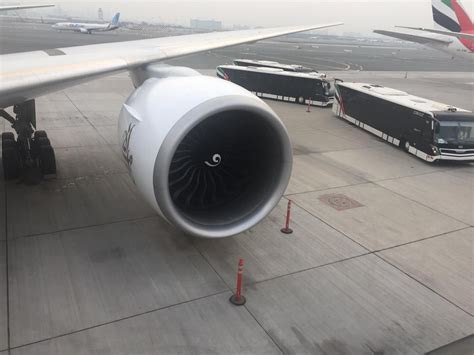 777 Engine Using A Bus For Scale Instead Of A Banana Raviation
