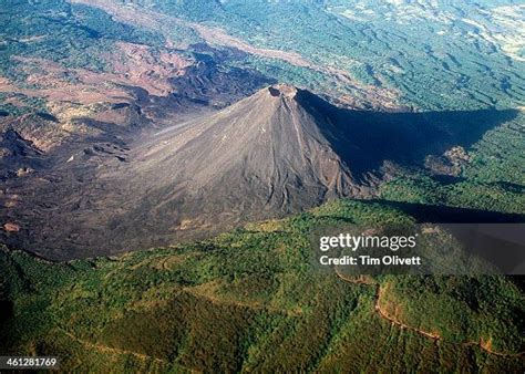 El Salvador Volcanoes Photos And Premium High Res Pictures Getty Images