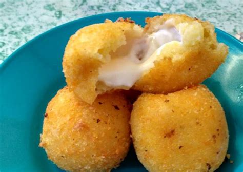 Resep Bola Bola Kentang Isi Keju Quickmelt Oleh Desti Handayani Cookpad