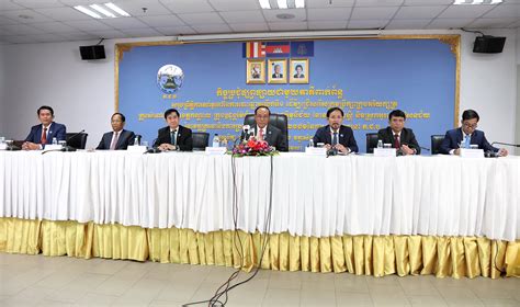 រូបភាពសកម្មភាព ឯកឧត្តម ប្រាជ្ញ ចន្ទ ប្រធាន គ ជ ប ដឹកនាំកិច្ចប្រជុំផ្សព្វផ្សាយជាមួយភាគីពាក់ព័ន្ធ