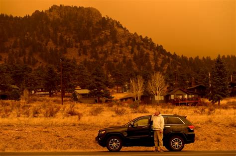 Photos Residents Evacuate Estes Park As East Troublesome Fire Advances