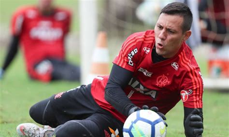 Dirigentes Do Flamengo Dizem Que Diego Alves Está à Disposição De