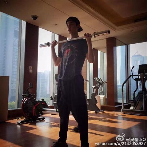 小鮮肉吳磊曬自己健身私房照，網友：厲害了我的三石弟弟 每日頭條